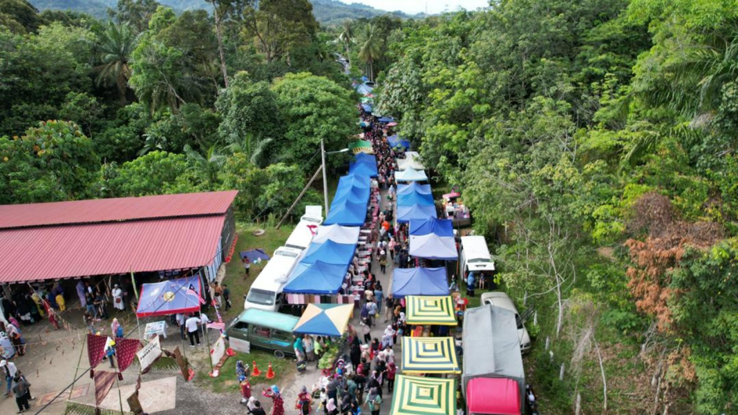 Pasar Pagi Sungai Bayor Raih Rekod MBOR: Pasar Pagi Terpanjang Malaysia